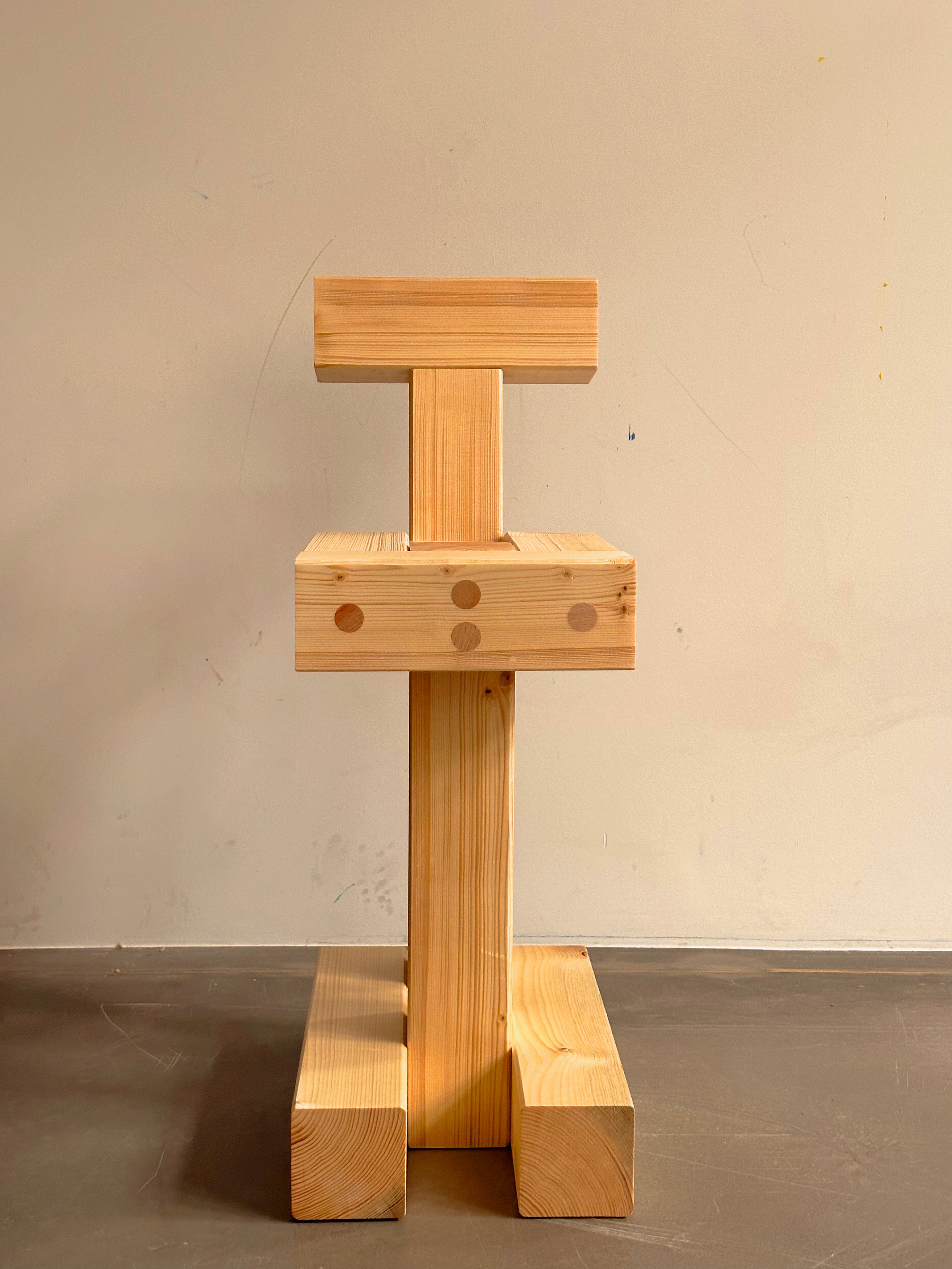N08F012 – Yellow Nose Studio